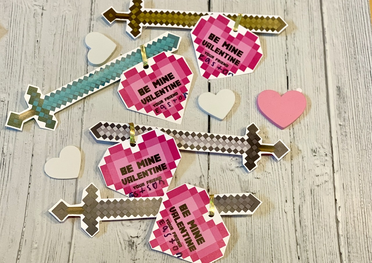 Minecraft Valentine Free Printable | #NeverDoneWithFun